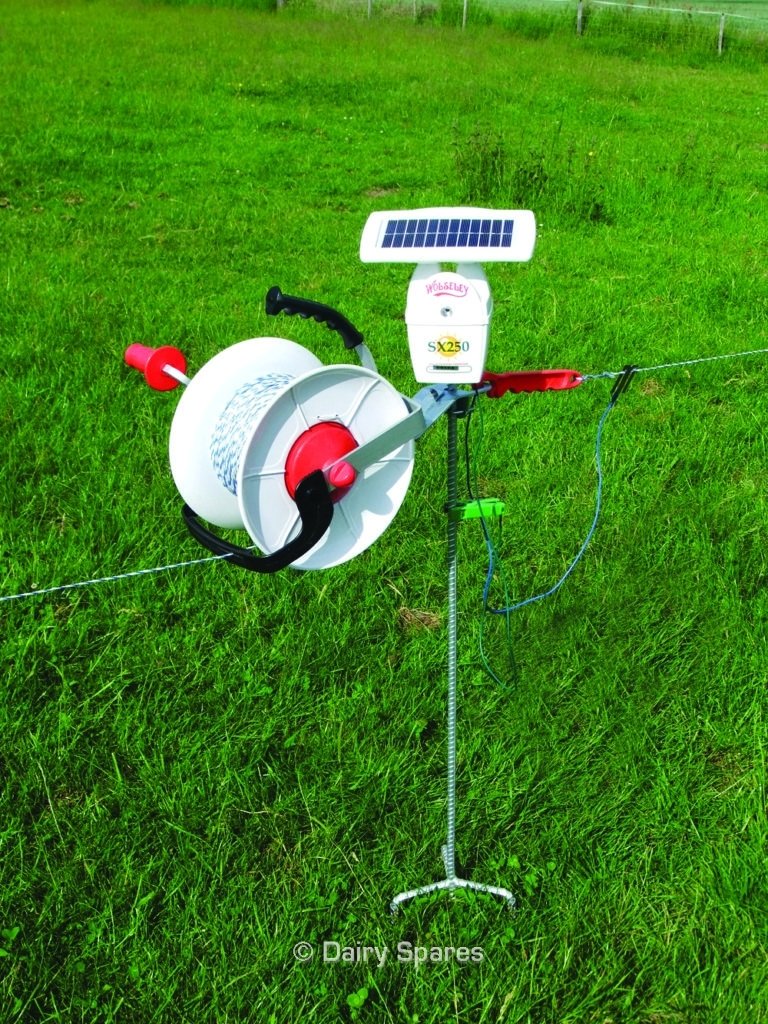 Taragate™ Reel Post c/w Bracket (Used as Earth Stake or Field Divider ...